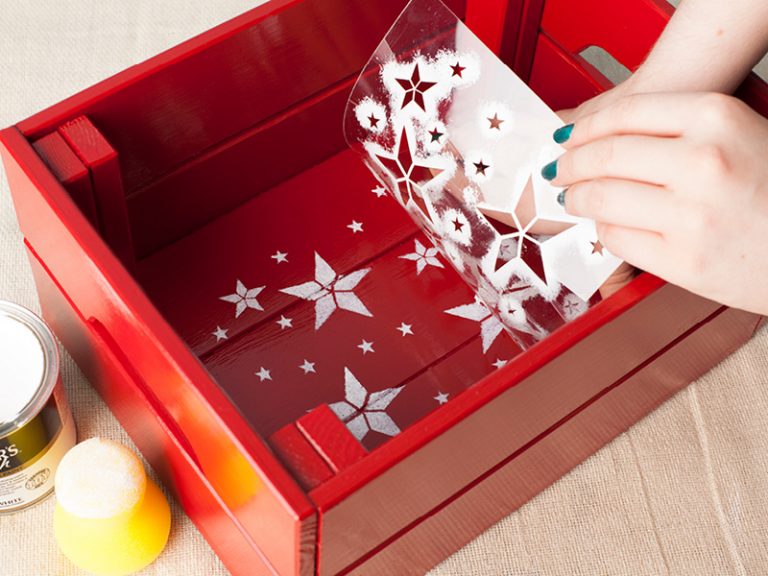 HOW TO: MAKE A CHRISTMAS EVE CRATE BOX - Rustoleum Spray Paint